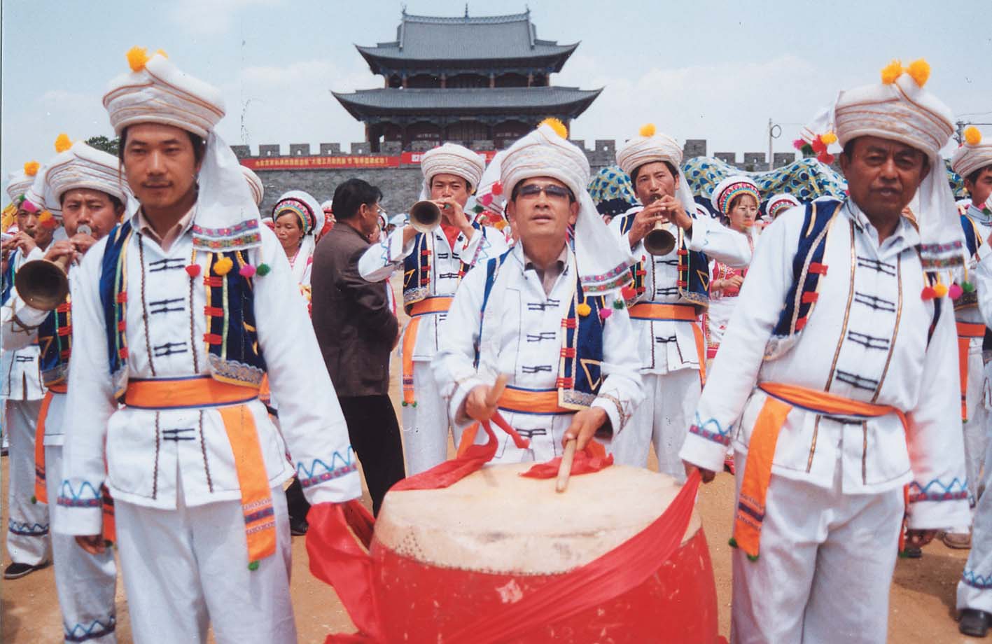 Bai People On Festival Yunnan Bais March Street Fair Photos Easy Tour China