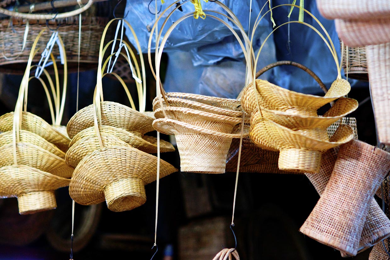Traditional Burmese Crafts, Pictures of Bogyoke Market Yangon, Bogyoke Market Images - Easy Tour ...