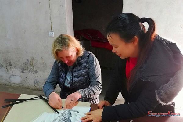 Make Chinese Paper Fan In Yangshuo Photos Guilin Travel Pictures 